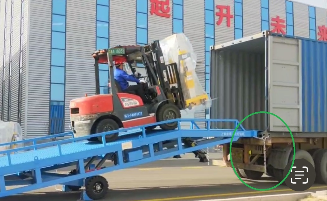 Heavy-Duty Mobile Loading Ramp with Solid Tyres for Maximum Safety and ...