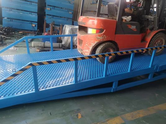 10T Manual Vertical Mobile Dock Levelers Container Unloading Ramps