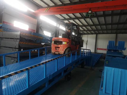 10T Manual Vertical Mobile Dock Levelers Container Unloading Ramps