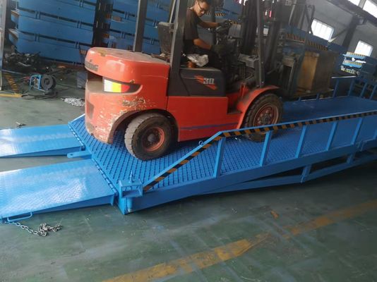 8T mobile container dock levelers portable loading unloading ramps for trucks