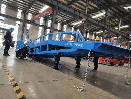 8T mobile container dock levelers portable loading unloading ramps for trucks